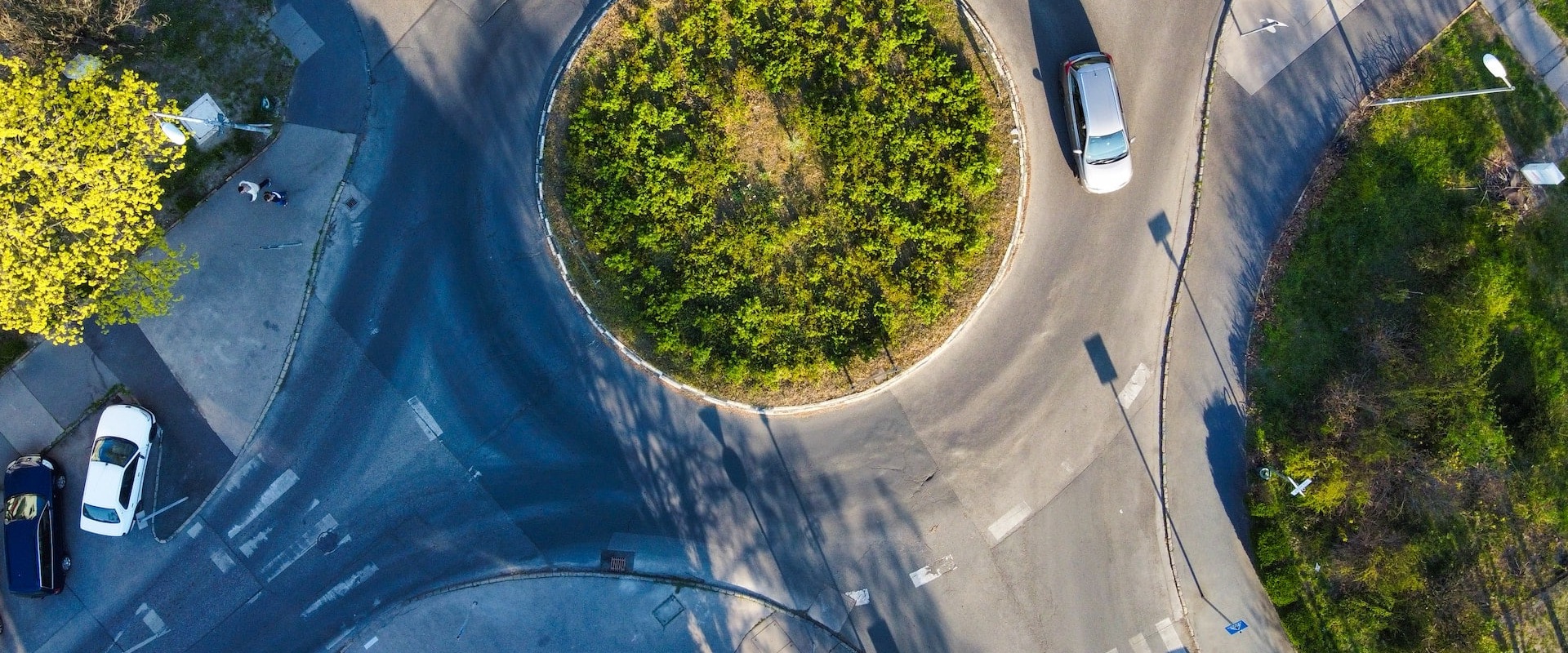 Navigating Intersections and Roundabouts: A Beginner's Guide to Driving ...